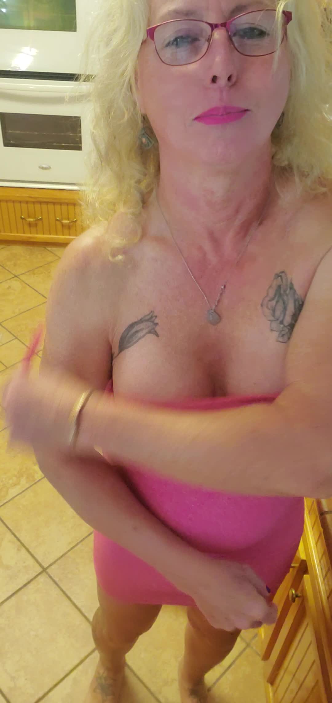 Karina jo says hello - aShemaletube.com